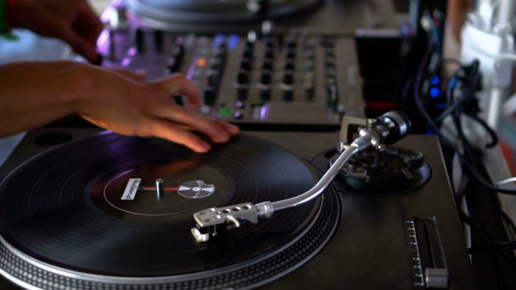 How to Scratch as a DJ - Final Scratch